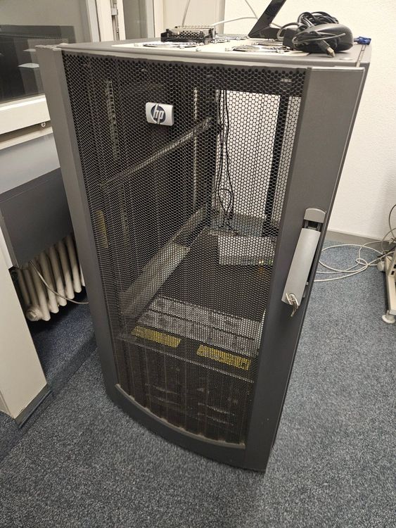 HP Server Rack/Serverschrank Ideal für Server, Top Zustand! (Gebraucht ...
