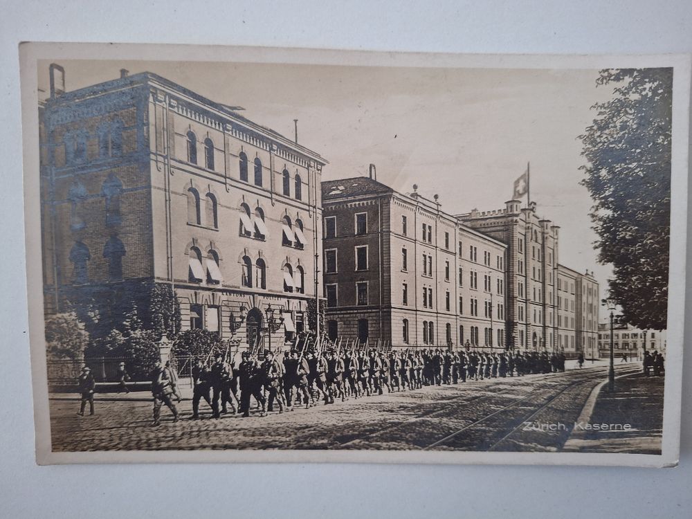 AK, Zürich, Kaserne, Soldaten mit Gewehr, 1927 (Gebraucht) in Thayngen für CHF 3 – mit Lieferung ...