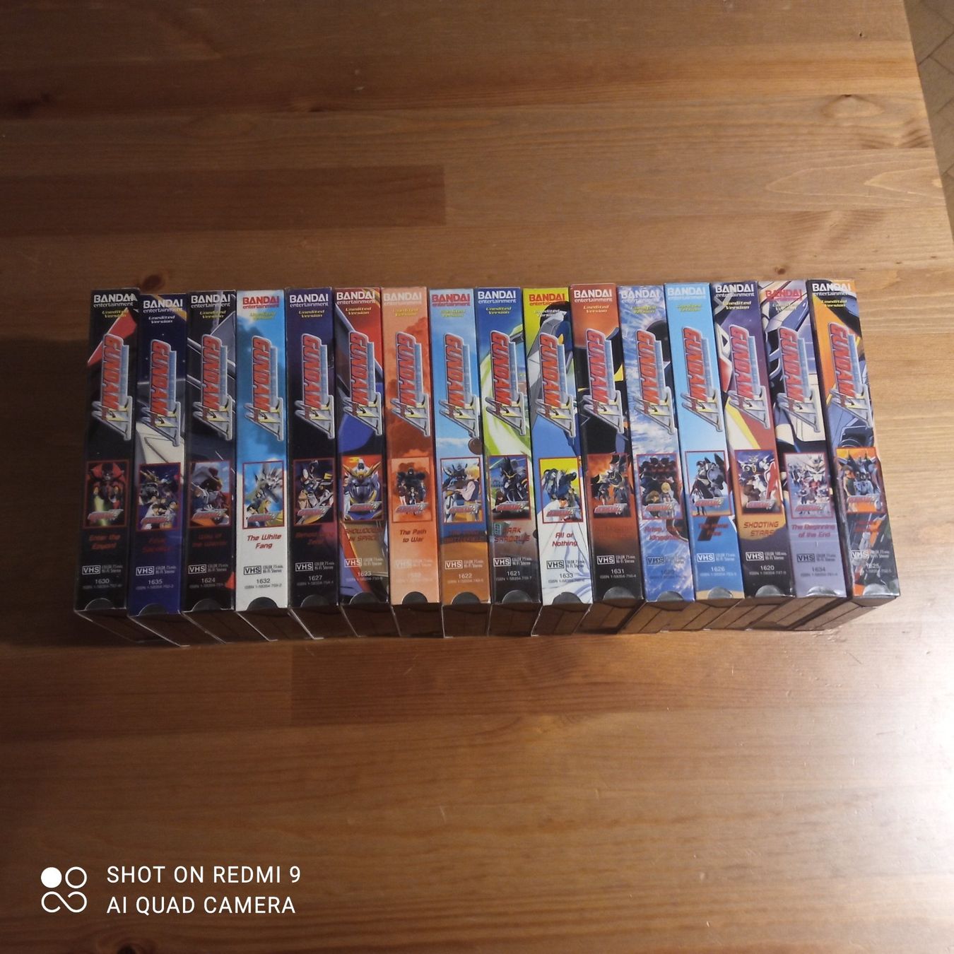 Gundam Wing VHS Komplett Set, 16 Kassetten, Top Zustand! (Gebraucht) in ...
