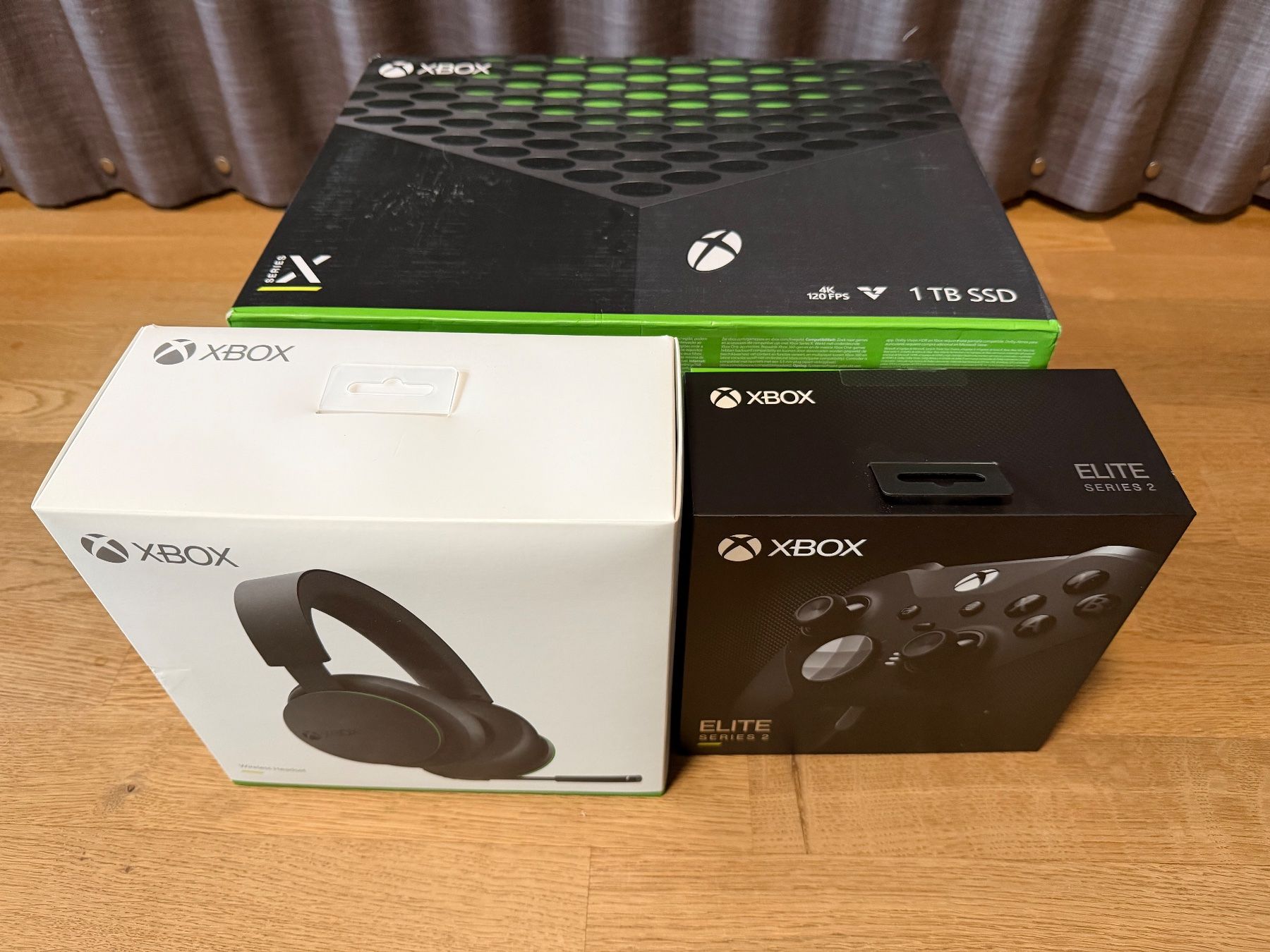 Xbox Series X + Elite Series 2 Controller + Wireless Headset (Gebraucht ...