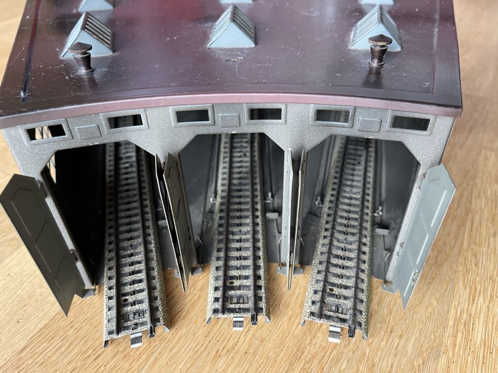 Ringlokschuppen Märklin 7028 Blech, mit Beleuchtung (Gebraucht) in ...