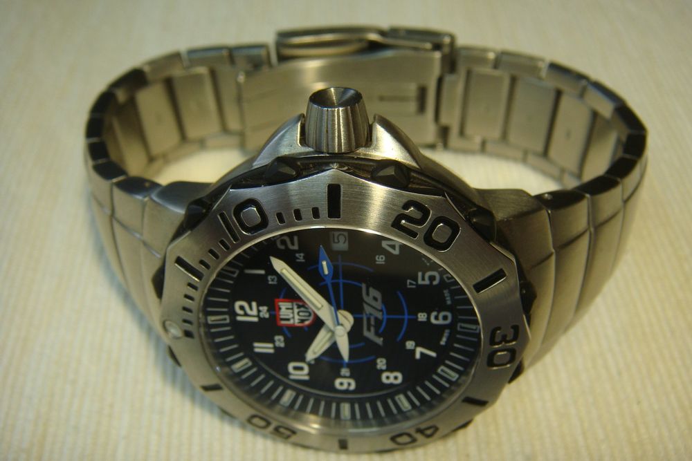 Luminox F-16 Fighting Falcon (Neu (gemäss Beschreibung)) in Emmenbrücke ...