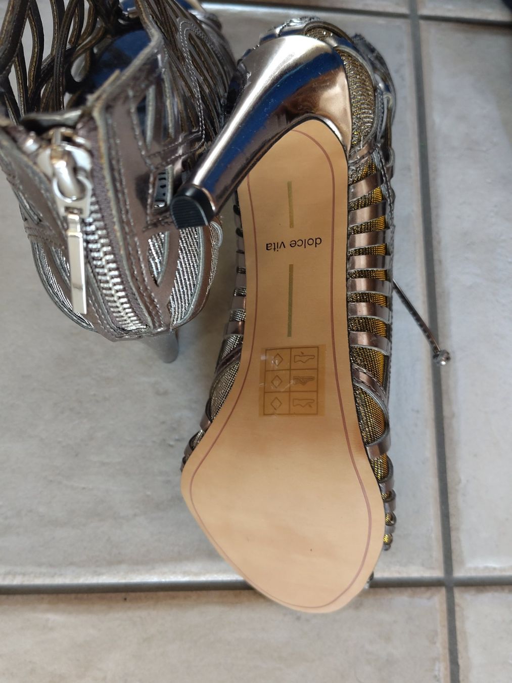 LAST CHANCE Dolce Vita Sandalen silber Gr.38 Loch-Muster NEU (Gebraucht ...