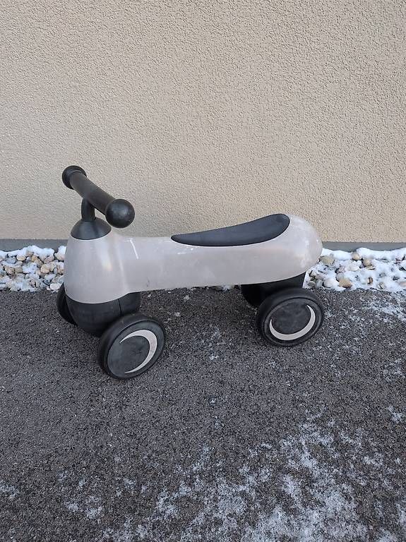 Quadricycle pour enfant / vélo à 4 roues (D'occasion) à St-Aubin-Sauges ...