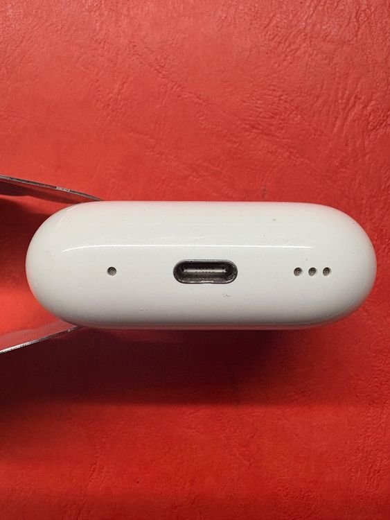 Apple AirPods Pro 2 charging case (A2968). (Gebraucht) in Lausanne für ...