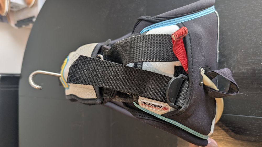 Kite Trapez (M)/ Naish (Gebraucht) in Effretikon für CHF 10 – mit ...