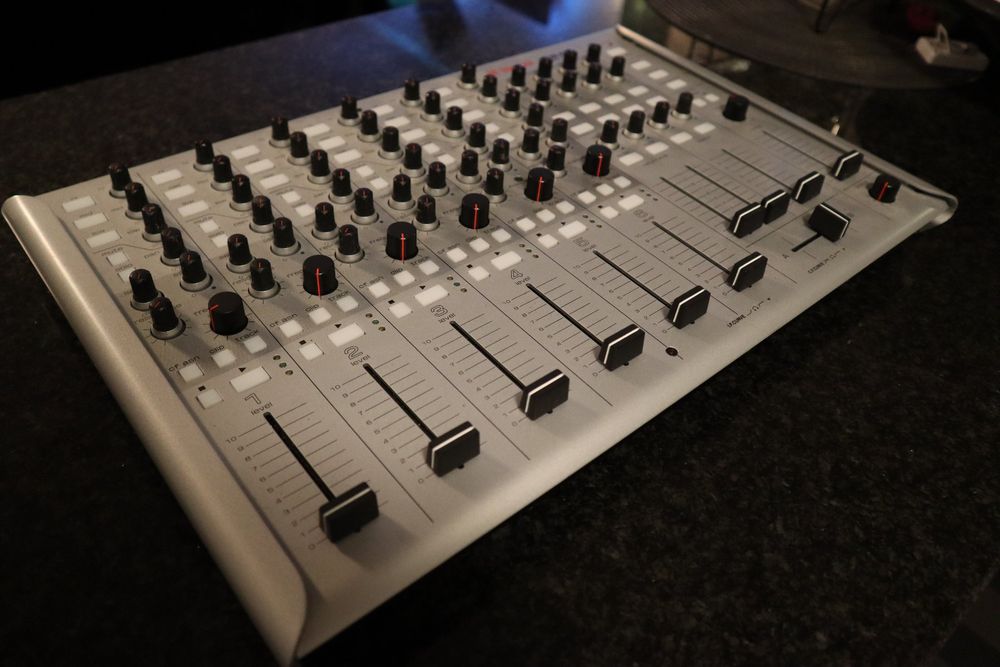 Mischpult DJ Controller VESTAX VCM-600 für Anspruchsvolle. | Kaufen auf ...