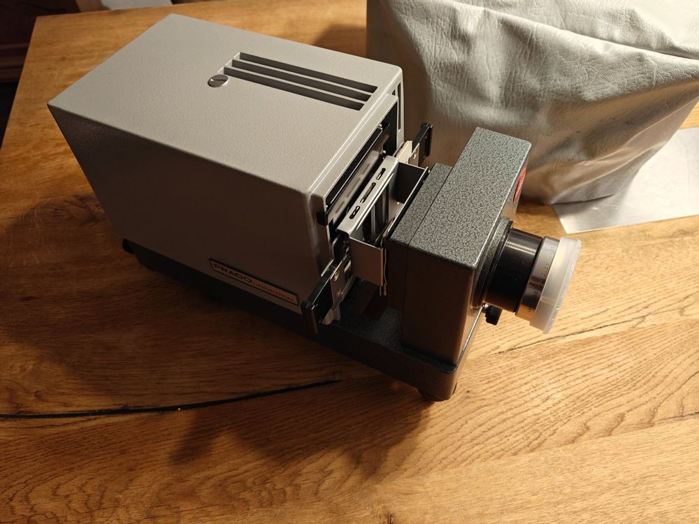 Leitz Wetzlar Prado Universal – hochwertiger Diaprojektor (Gebraucht ...