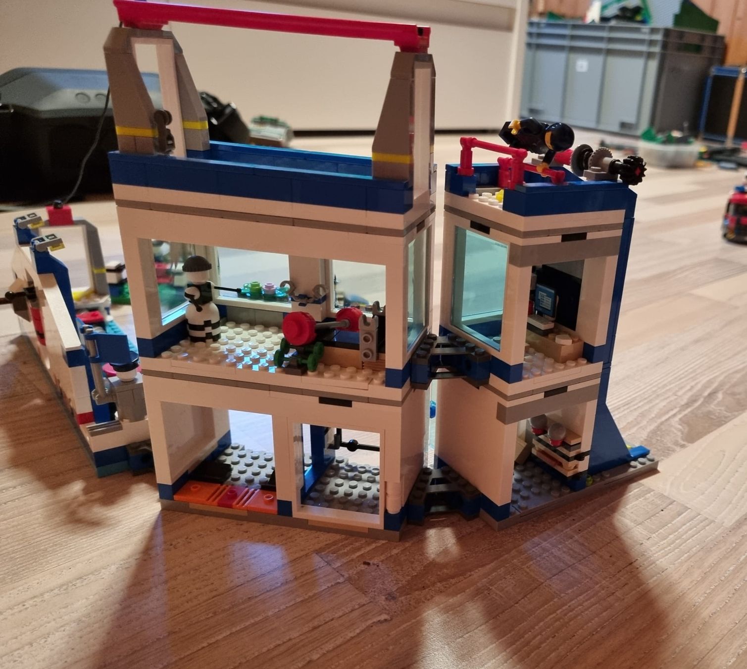 LEGO City Polizei-Station - Fehlen 2-3 Teile (Gebraucht) in Fenkrieden ...