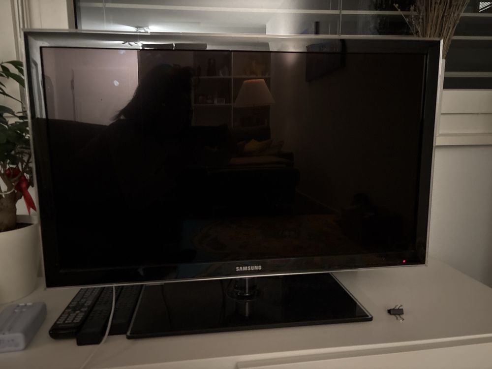 Samsung 32" LCD TV - Model UE32D5000 - Excellent Condition (Gebraucht ...