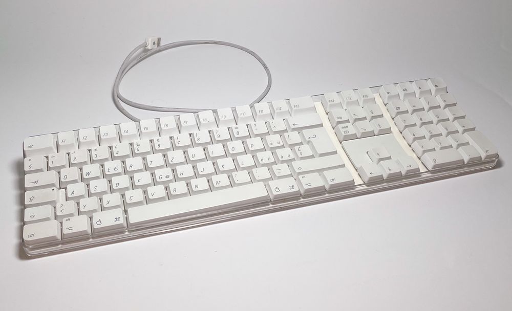 Apple Keyboard A1048 CH-DE Layout (Gebraucht) in Port für CHF 18 – mit ...