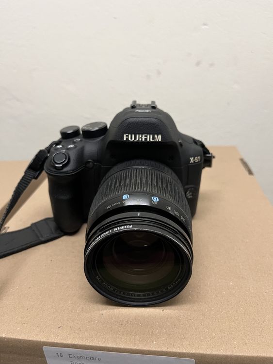 Fujifilm X-S1 Kamera mit Objektiv und zusätzlichen Blitz | Kaufen auf Ricardo