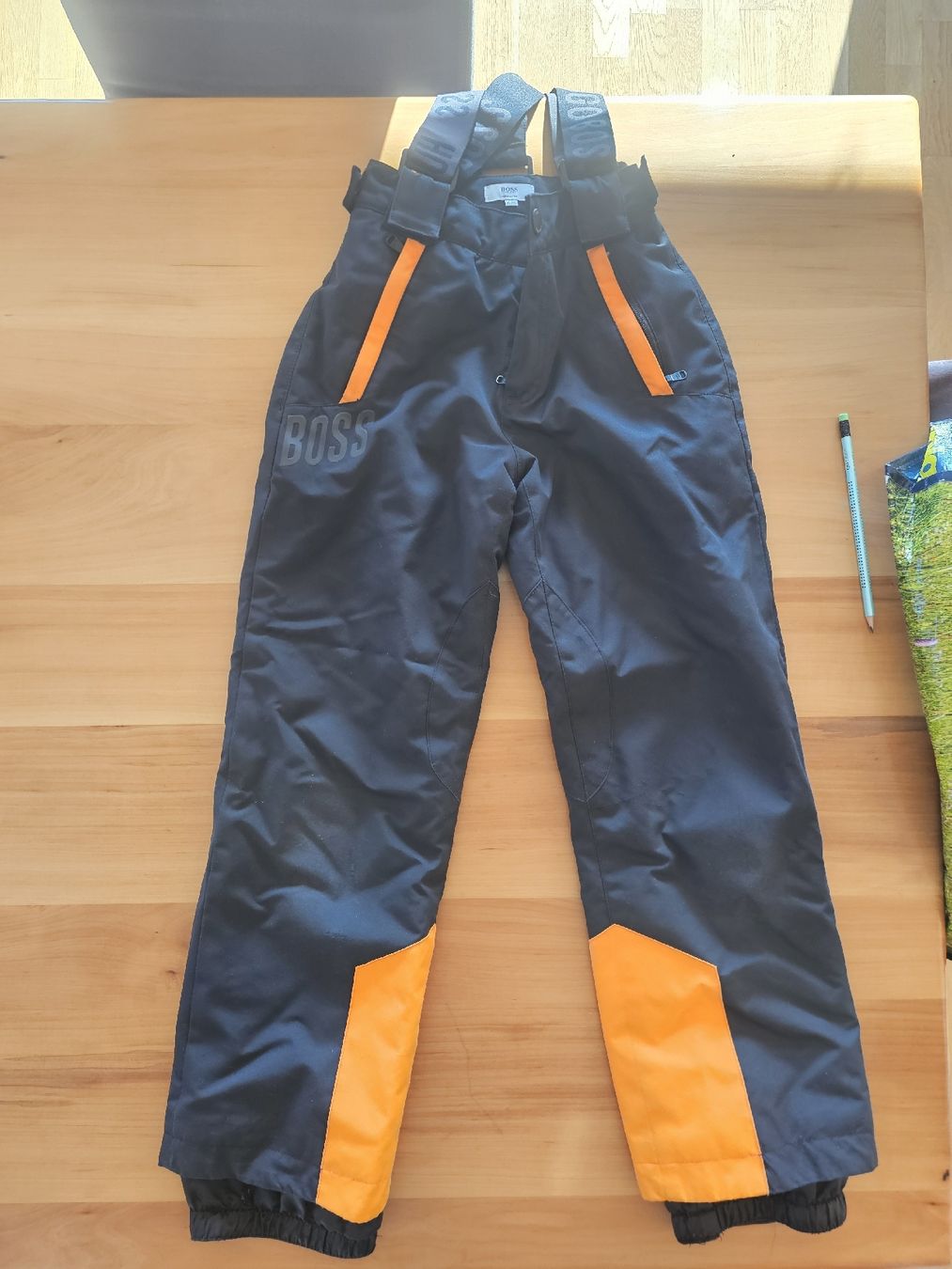 Hugo Boss Skihose/ Schneehose Gr. 140 Top Zustand! (Gebraucht) in La ...