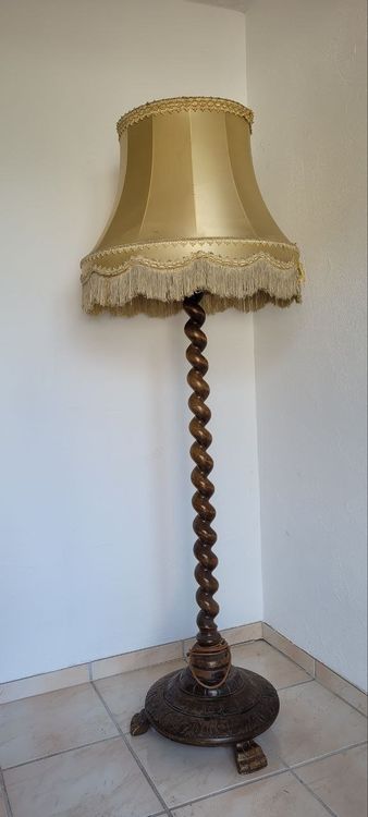 Antike Stehlampe massiv Nussbaum aus ca. 1890 | Kaufen auf Ricardo