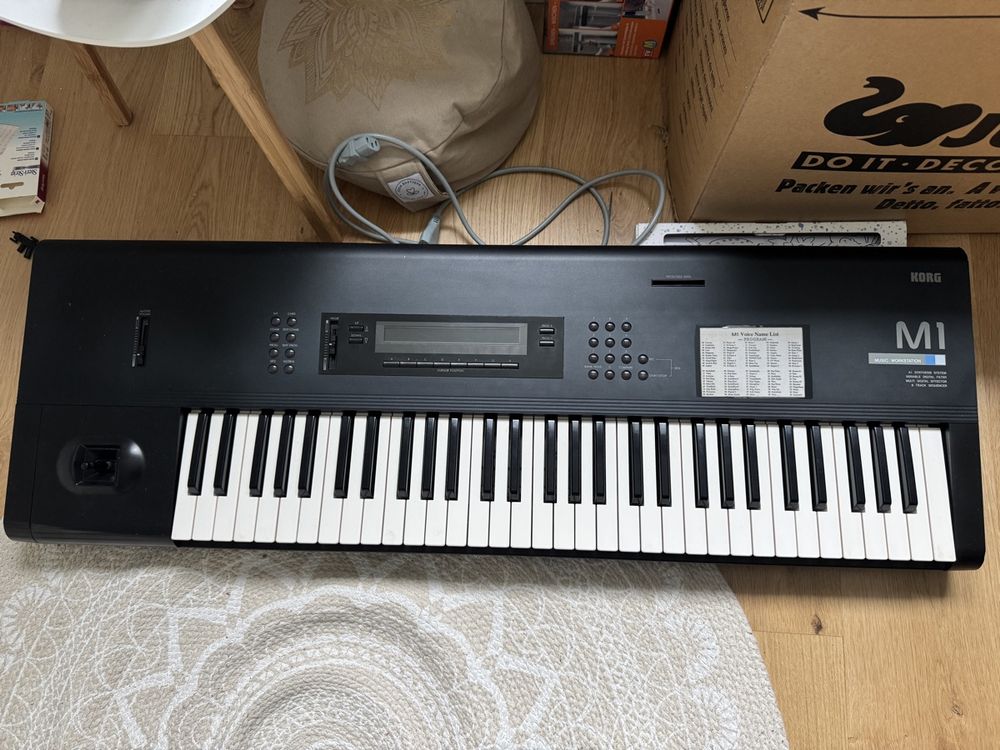 Korg M1 Synthesizer: Der Sound der 90er, voll funktionsfähig | Kaufen ...