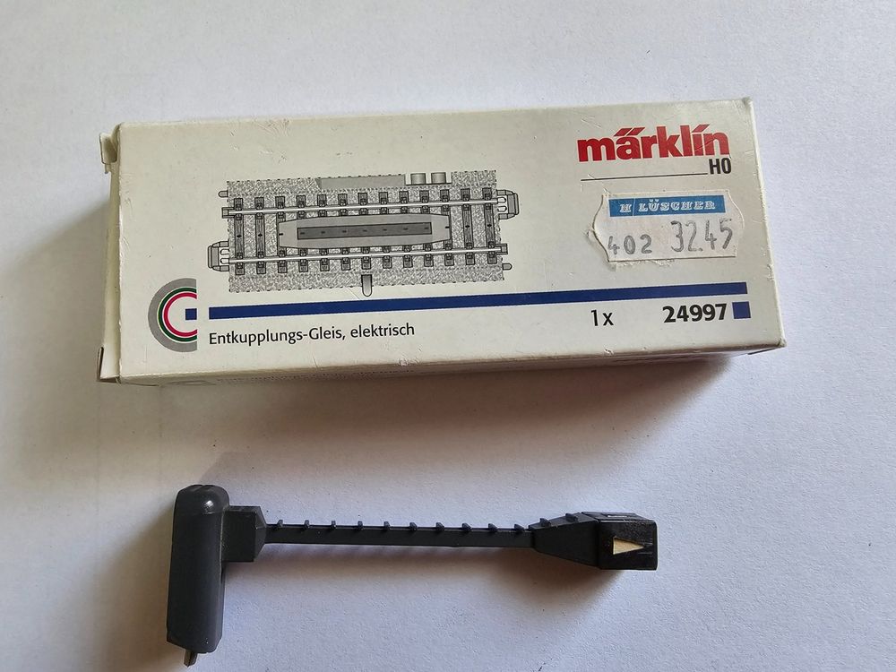 Märklin 24997 C-Gleis-Entkoppler mit Lichtmast 74997, (Neu (gemäss ...