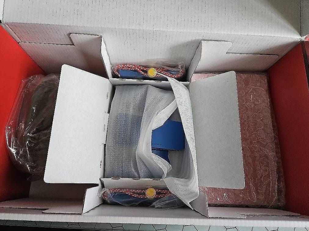 Nintendo Switch avec 3 jeux neuf dans sa boîte édition Mario (Neuf ...