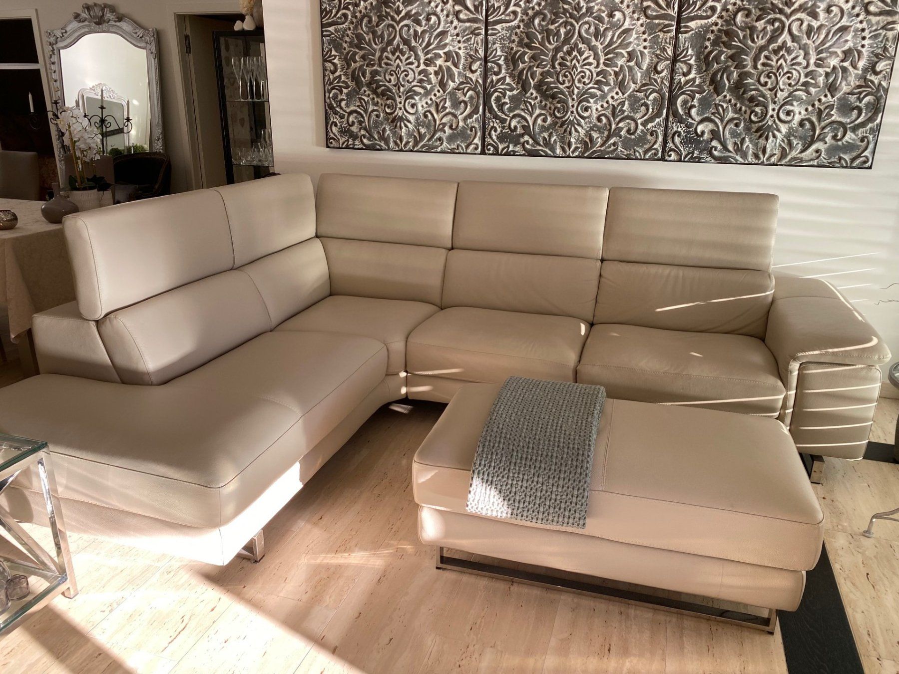 Grand canapé en cuir en L avec pouf. (D'occasion) à Brissago pour CHF ...