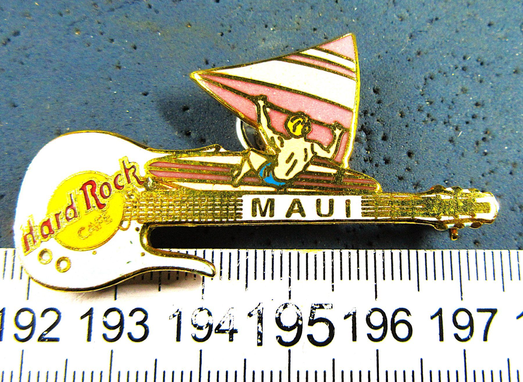 HARD ROCK CAFE MAUI HAWAII WIND.SURFEN ENAMEL NADEL GOLDIG (Gebraucht) in Ettingen für CHF 14.95 ...