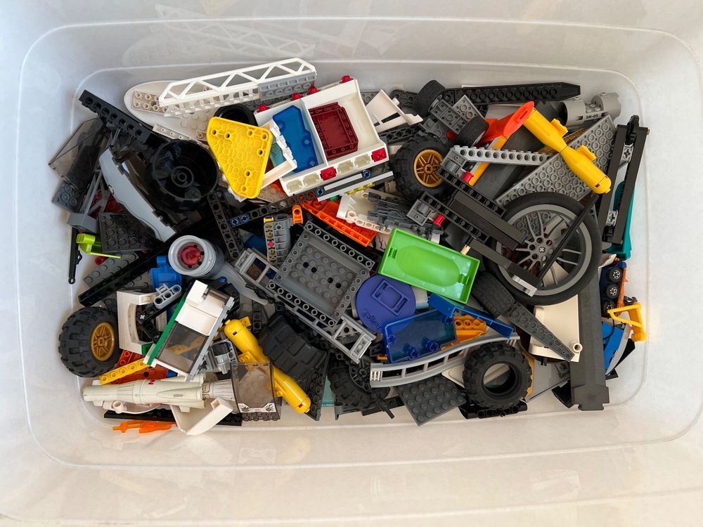 Lego riesige Sammlung inkl. Schienen, Anleitungen, Figuren | Kaufen auf ...
