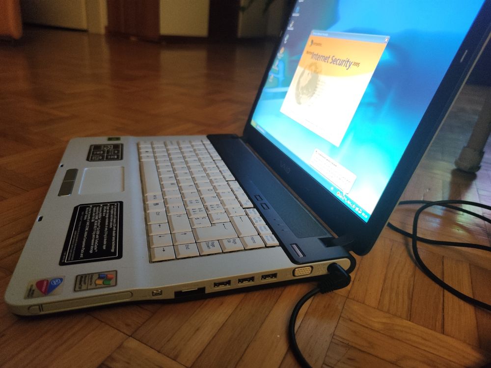 Sony Vaio Laptop silber, funktionsfähig, guter Zustand. | Kaufen auf ...