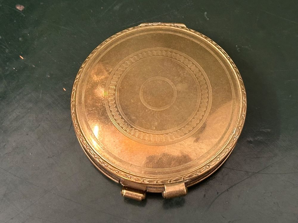 Parker Compact“ Feuerzeug im Puderdosen-Design (Gebraucht) in ...