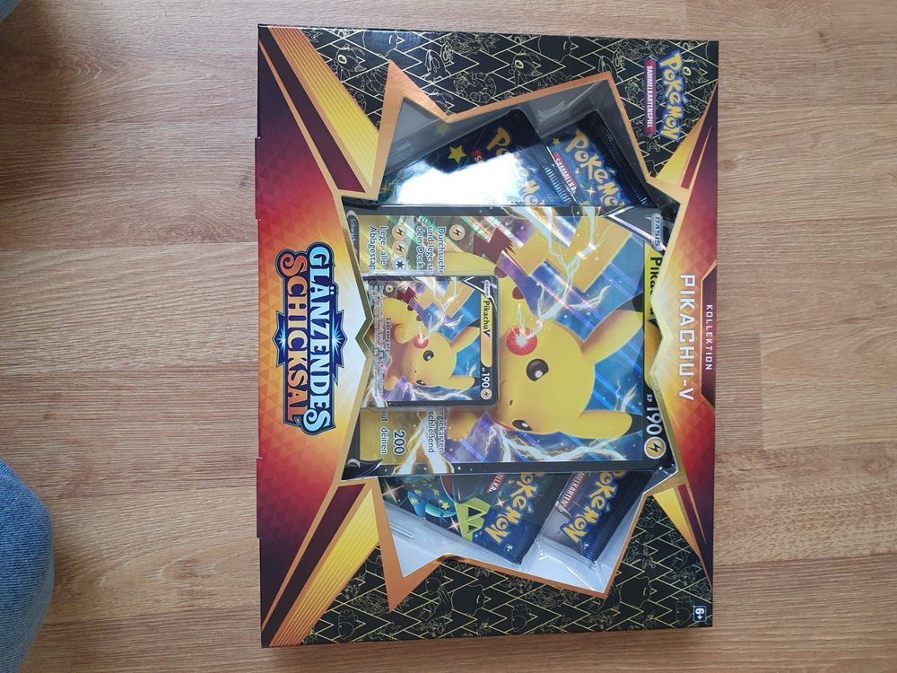 Pikachu V Kollektion Glänzendes Schicksa (Neu und originalverpackt) in ...