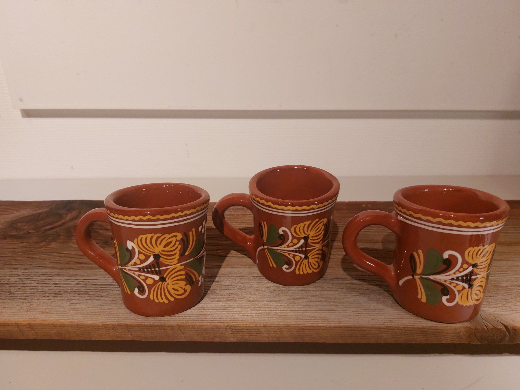 3er Set süsse Keramik Tassen, Handbemalt, Vintage Stil (Gebraucht) in ...