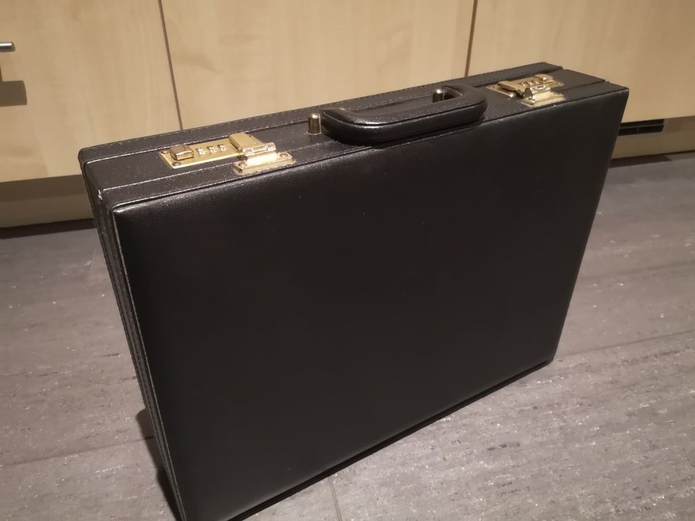 Aktenkoffer Schwarzes Leder (Gebraucht) in Vilters für CHF 11 – mit ...