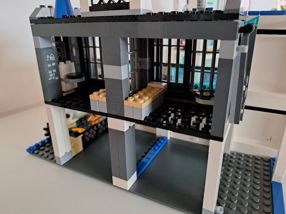 Lego City 7498 grosse Polizeistation (Gebraucht) in Langendorf für CHF ...