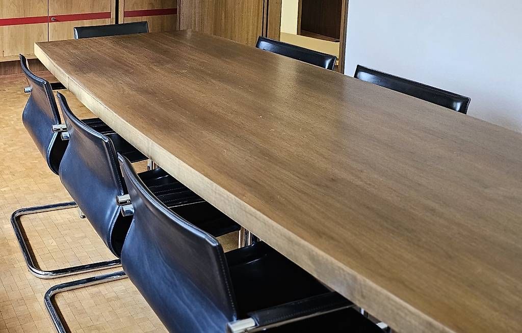 8 sedie cantilever in cuoio/pelle nero (Gebraucht) in Lostallo für CHF ...