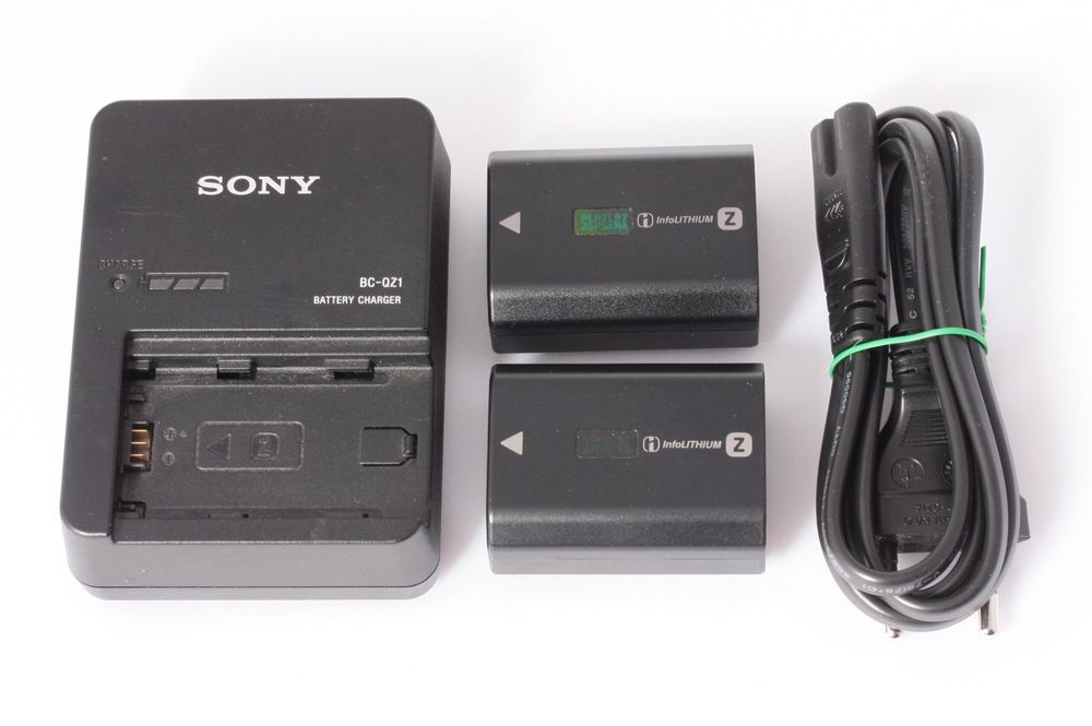 Sony BC-QZ1 Charger + 2x accus Sony NP-FZ100 | Kaufen auf Ricardo