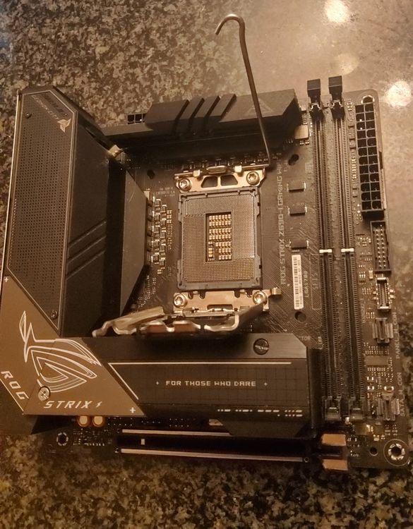 ASUS ROG STRIX Z690i LGA1700 Carte mère (Gebraucht) in Geneve für CHF 95 – mit Lieferung auf ...