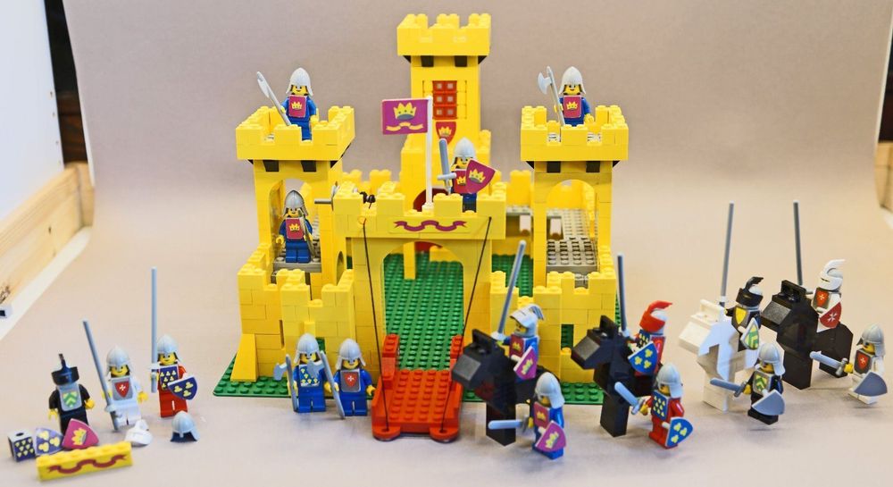 Lego Yellow Castle Set Nr.375 (Gebraucht) in Lausen für CHF 280 – mit ...