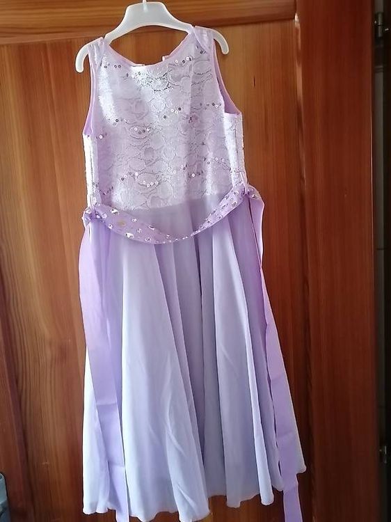 Robe Lila et bolero blanc T 8ans (Gebraucht) in Fully für CHF 20 – nur ...