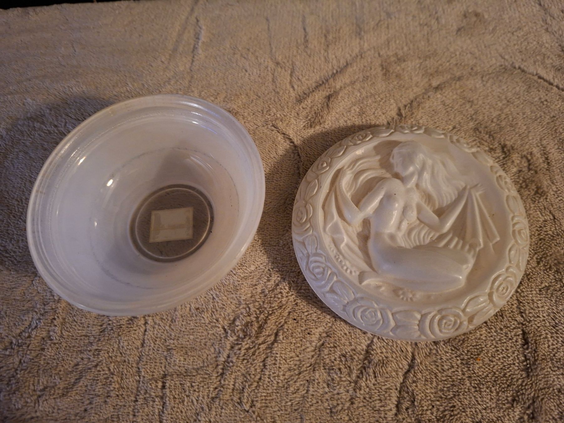 Vintage Deckeldose mit Nymphe Relief von Juvena, sehr selten (Gebraucht ...