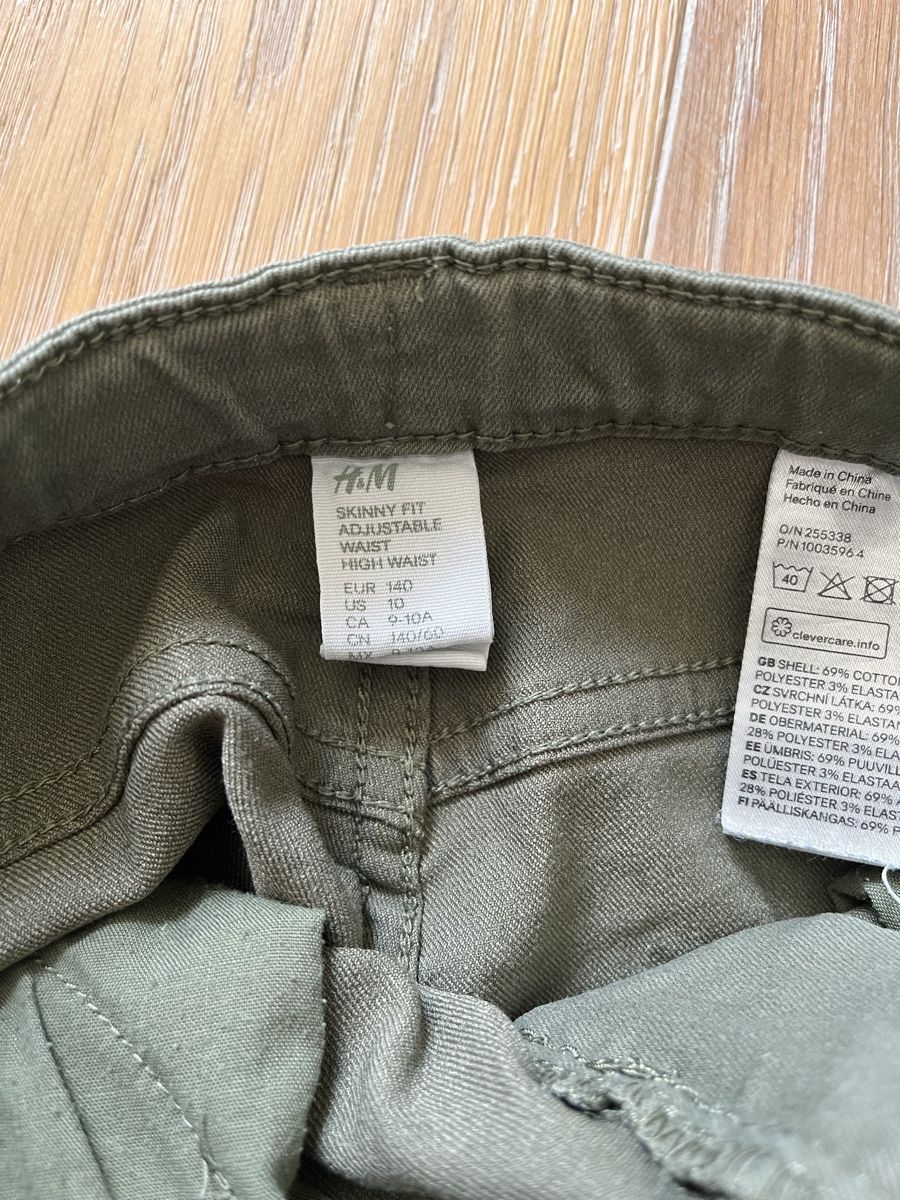 H&M CARGOS T 140cm BON ÉTAT (D'occasion) à Puplinge pour CHF 10 – avec livraison | Acheter sur ...