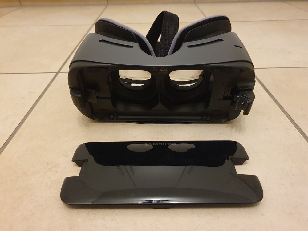 VR-Brille Samsung Gear VR mit Controller (SM-R324) (Gebraucht) in ...