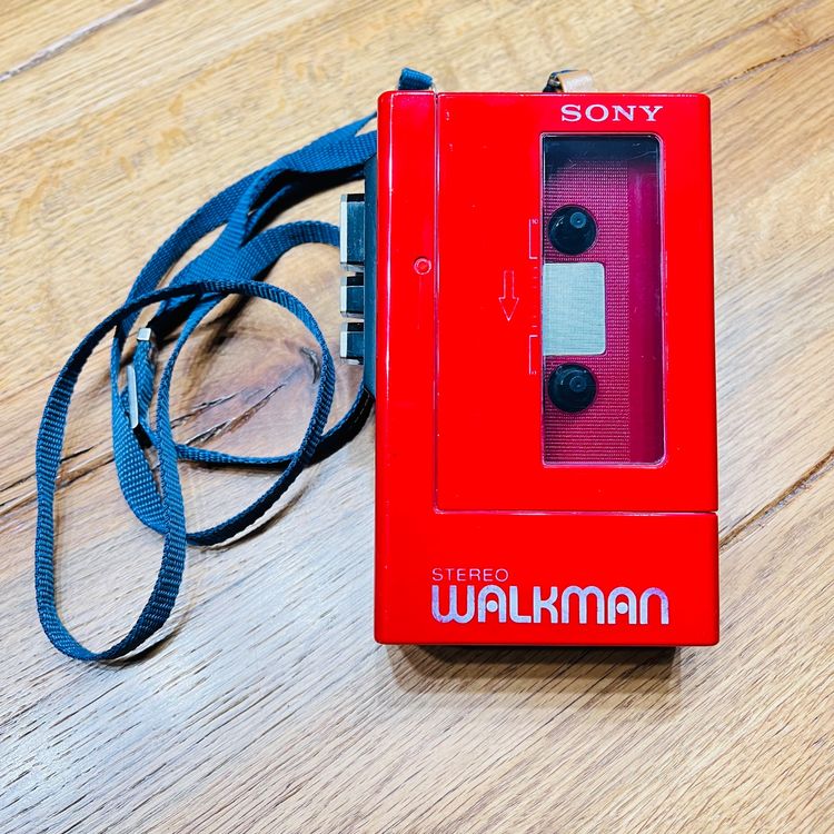 Sony Walkman WM-4 in rot (Defekt) in Vorderthal für CHF 190 – mit ...