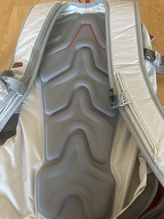 Jack Wolfskin White Field Gravity Flow 22 Backpack Used (Gebraucht) in ...