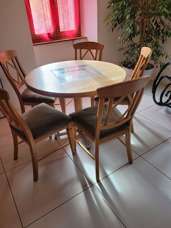Table ronde avec 5 chaises | Kaufen auf Ricardo