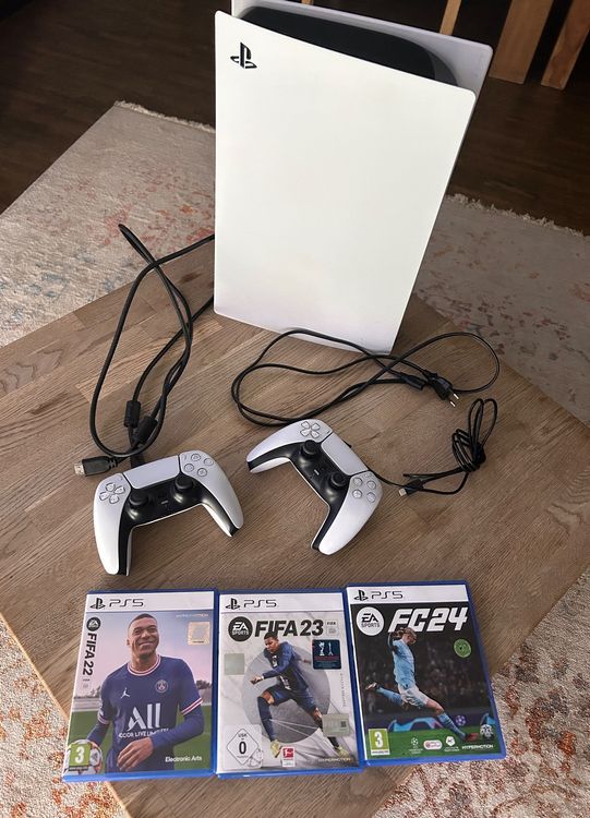 Sony PlayStation 5 Disc Edition + 2 Controller + Fifa (Gebraucht) in ...