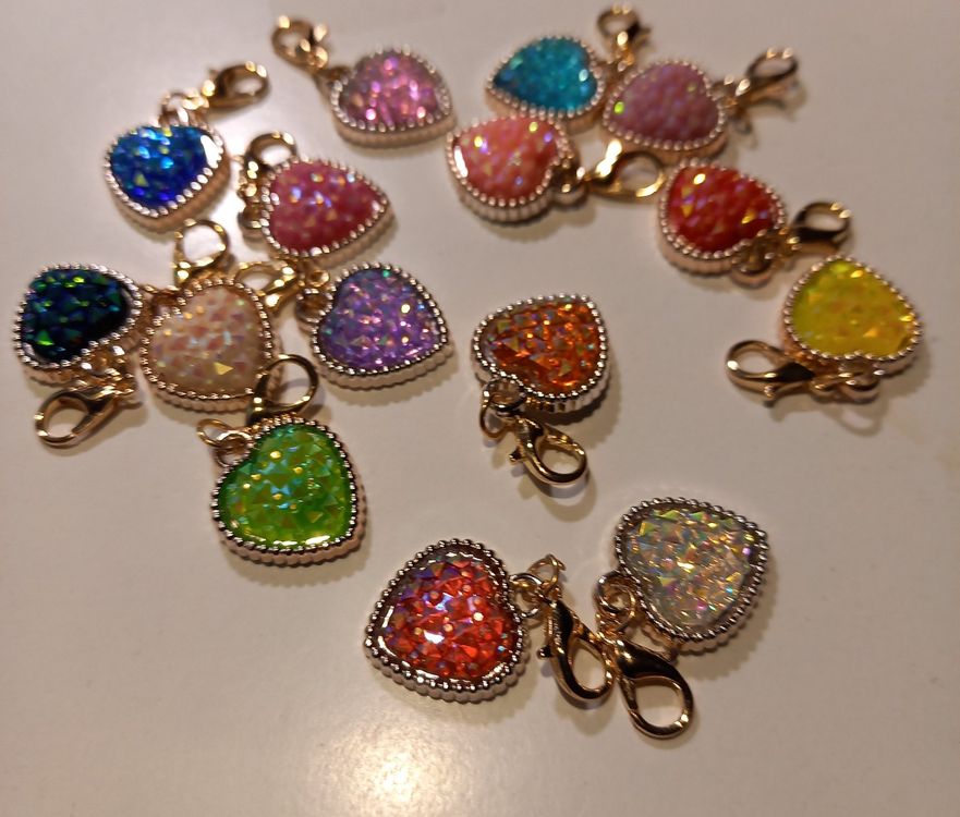 15 Stk.Acryl Herz Anhänger + Karabiner (Neu (gemäss Beschreibung)) in Zizers für CHF 5.4 – mit ...