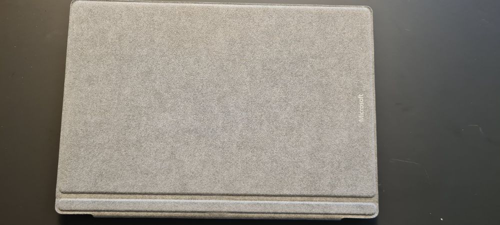 Surface 5th Generation Intel I5 8GB DDR 256GB SDD (Gebraucht) in ...