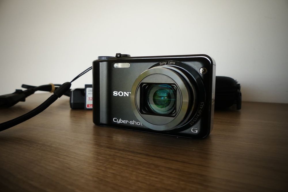 Sony Cybershot DSC-HX5 10.5 MP GPS 10x Zoom Digitalkamera (Gebraucht ...