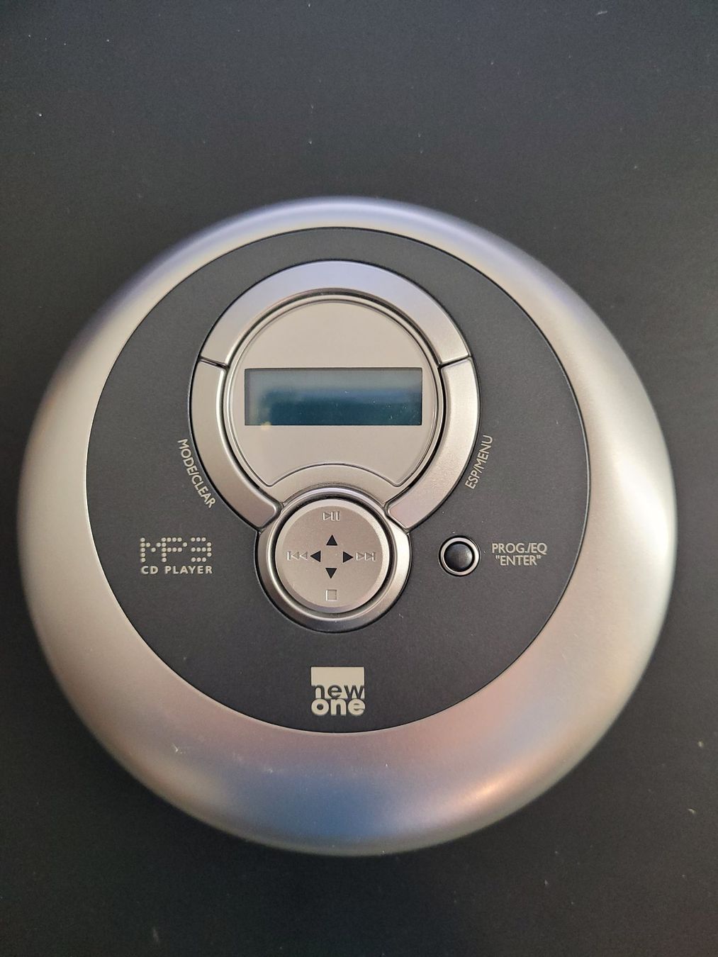 Portabler CD Playe Marke NewOne D1000 sehr guter Zustand (Gebraucht) in ...