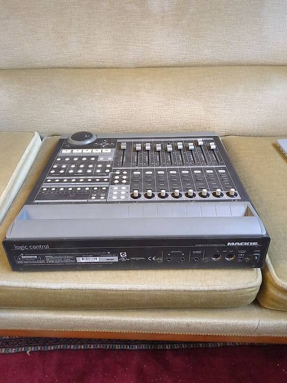MACKIE LOGIC CONTROL UNIVERSAL Midi DAW 8-Kanal Controller (Gebraucht ...