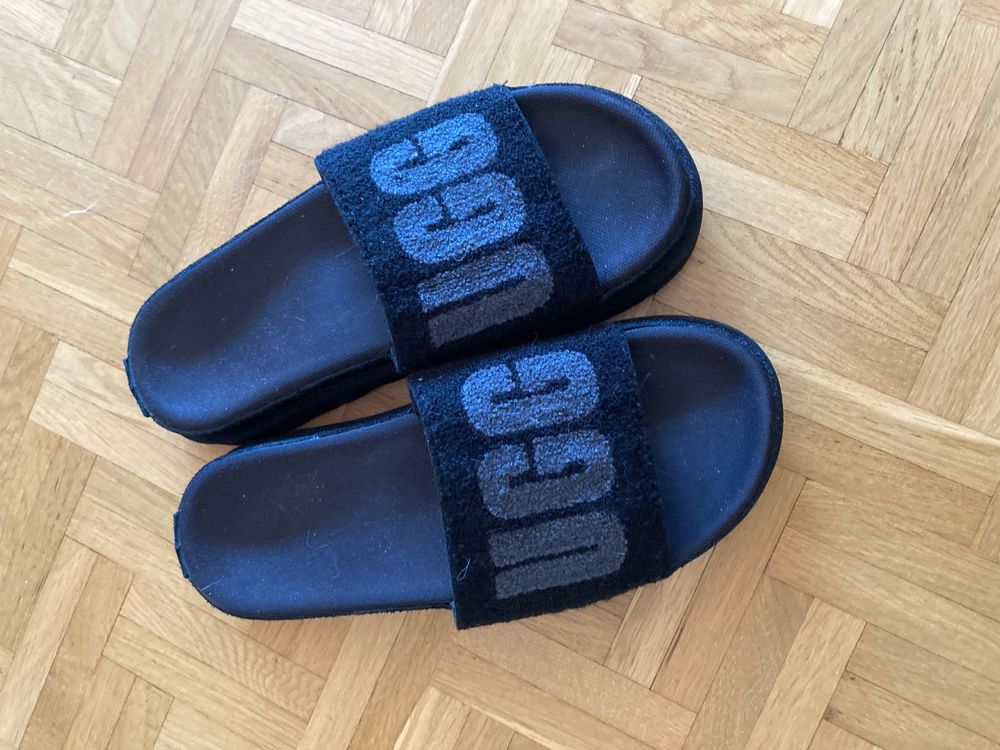 UGG mules (Gebraucht) in GENEVE für CHF 25 – mit Lieferung auf Ricardo ...