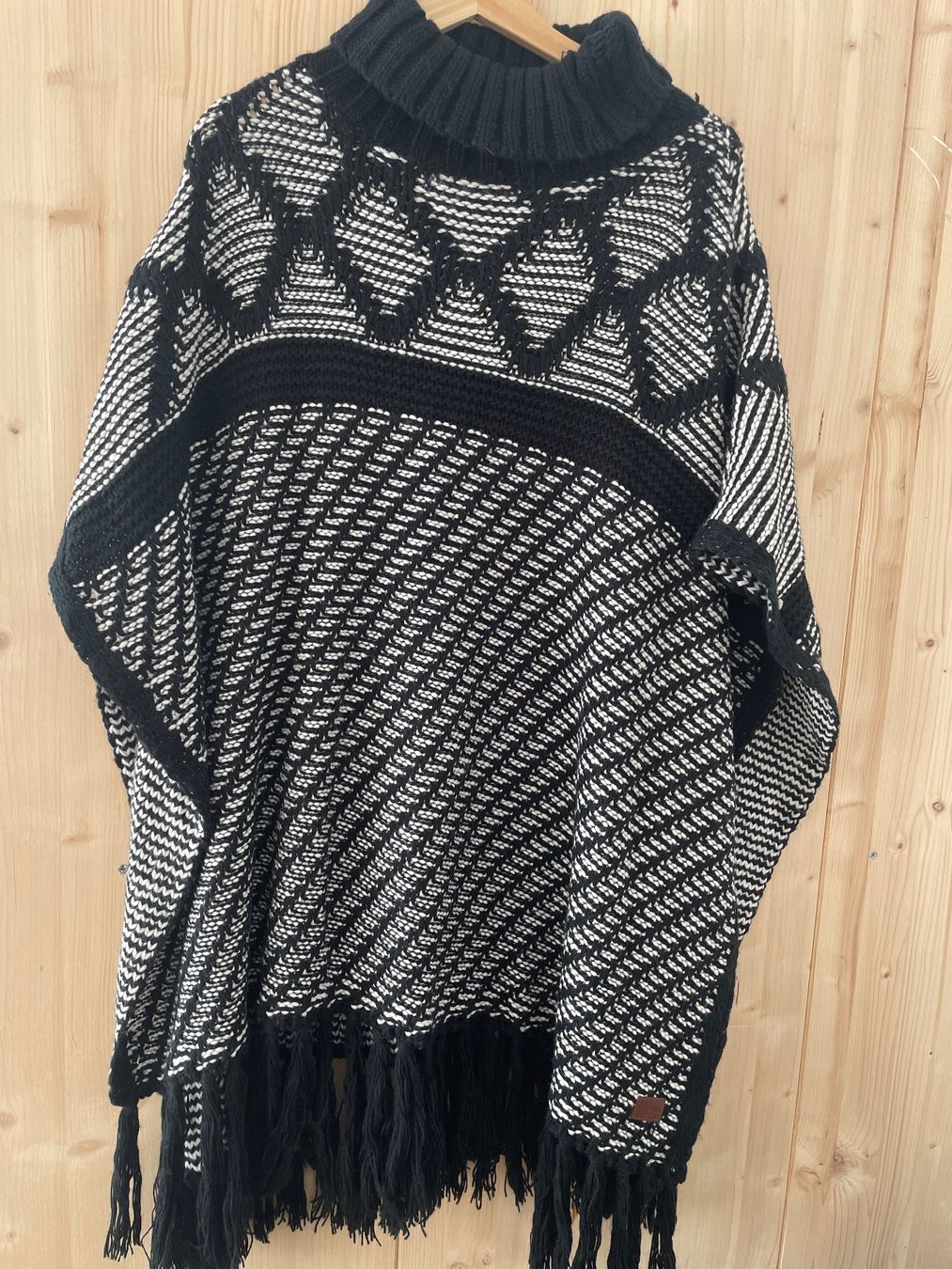 Warmer Winter Poncho von Barts, neuwertig (Neu (gemäss Beschreibung ...