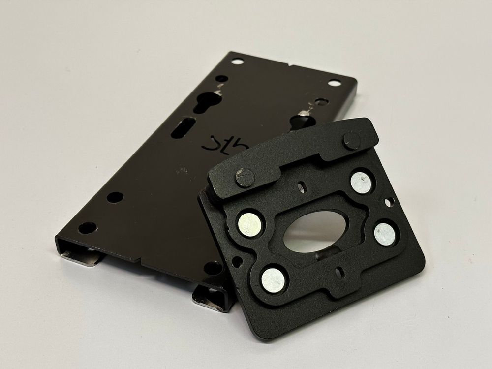 STBbrackets-Set Beovision 7-40 + BeoLab 7 Wandhalterung (Gebraucht) in Hochdorf für CHF 80 – mit ...